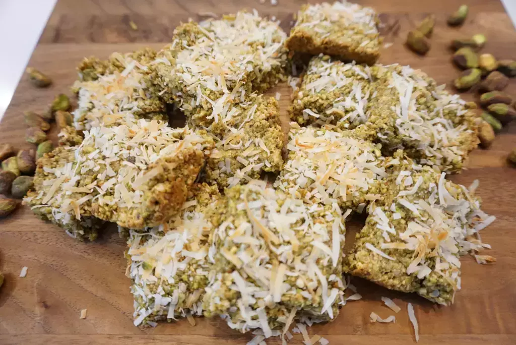 Pistachio Snack Squares Recipe | LaaLoosh